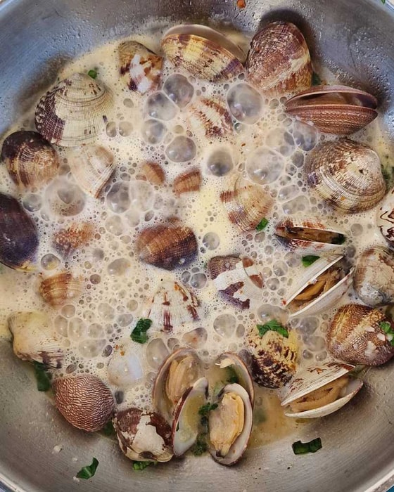 Buttery Garlic Steamed Clams Recipe | The Woodlands TX Chef