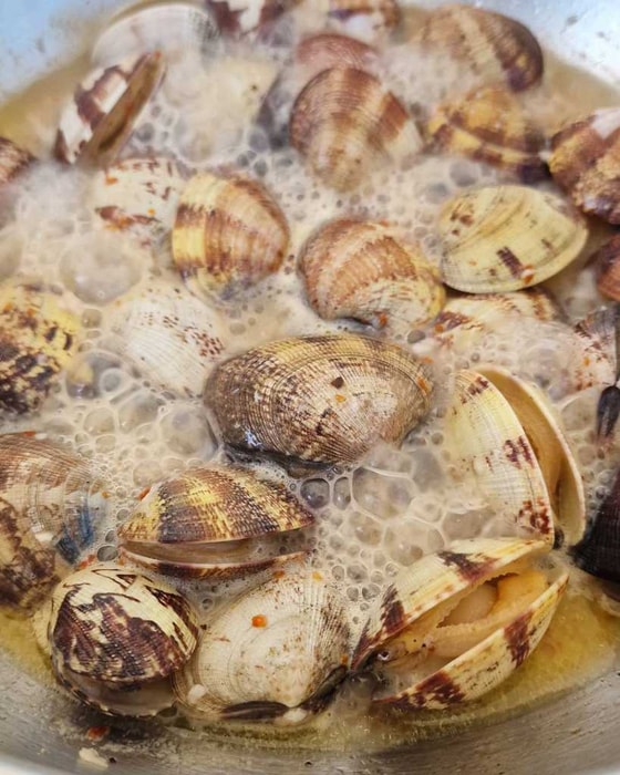 Buttery Garlic Steamed Clams Recipe | The Woodlands TX Chef